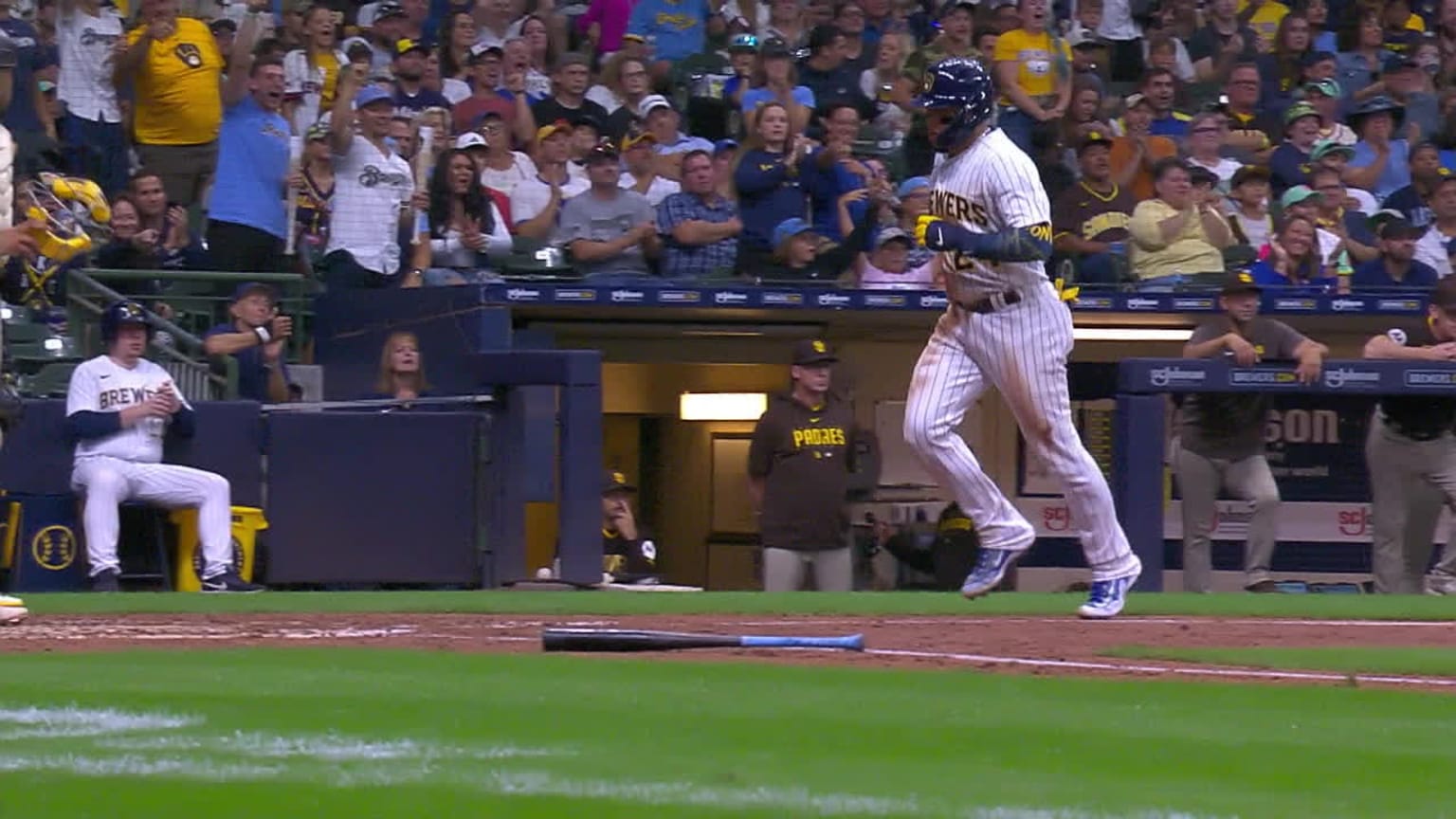 The Brewers score five runs in the 5th inning | 08/26/2023 | Milwaukee ...