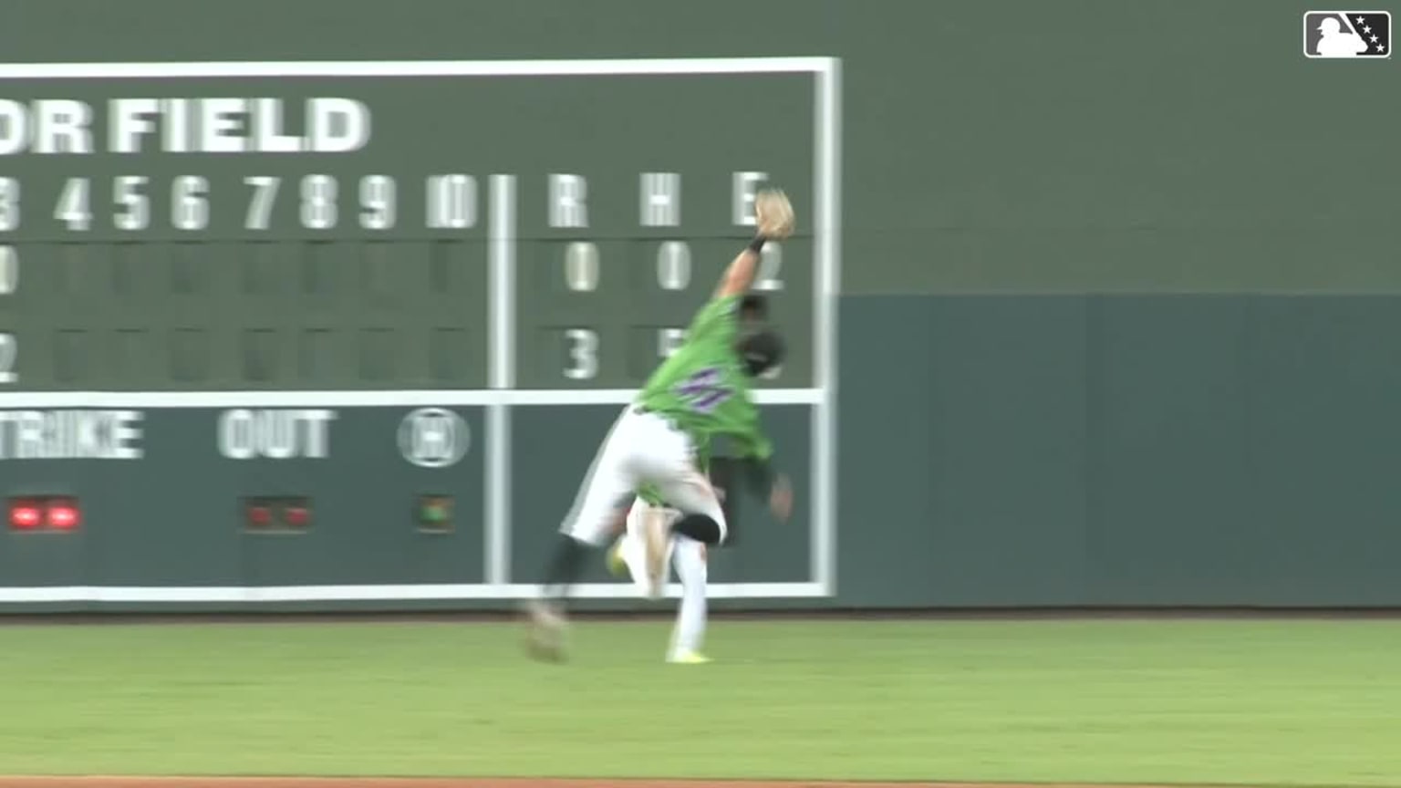 Justin Riemer's leaping catch | 08/04/2024 | Boston Red Sox