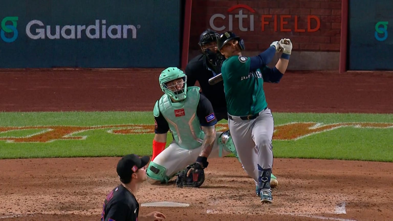 Donovan Solano pega doble productor | 15/08/2025 | Los Mariners de Seattle