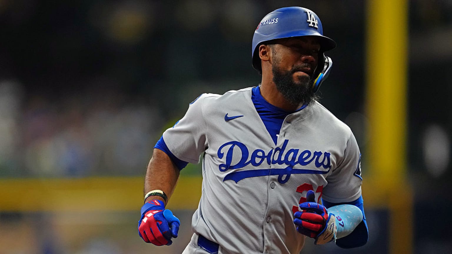 Teoscar Hernández on birthday celebration, NLCS | 10/15/2025 | MLB.com