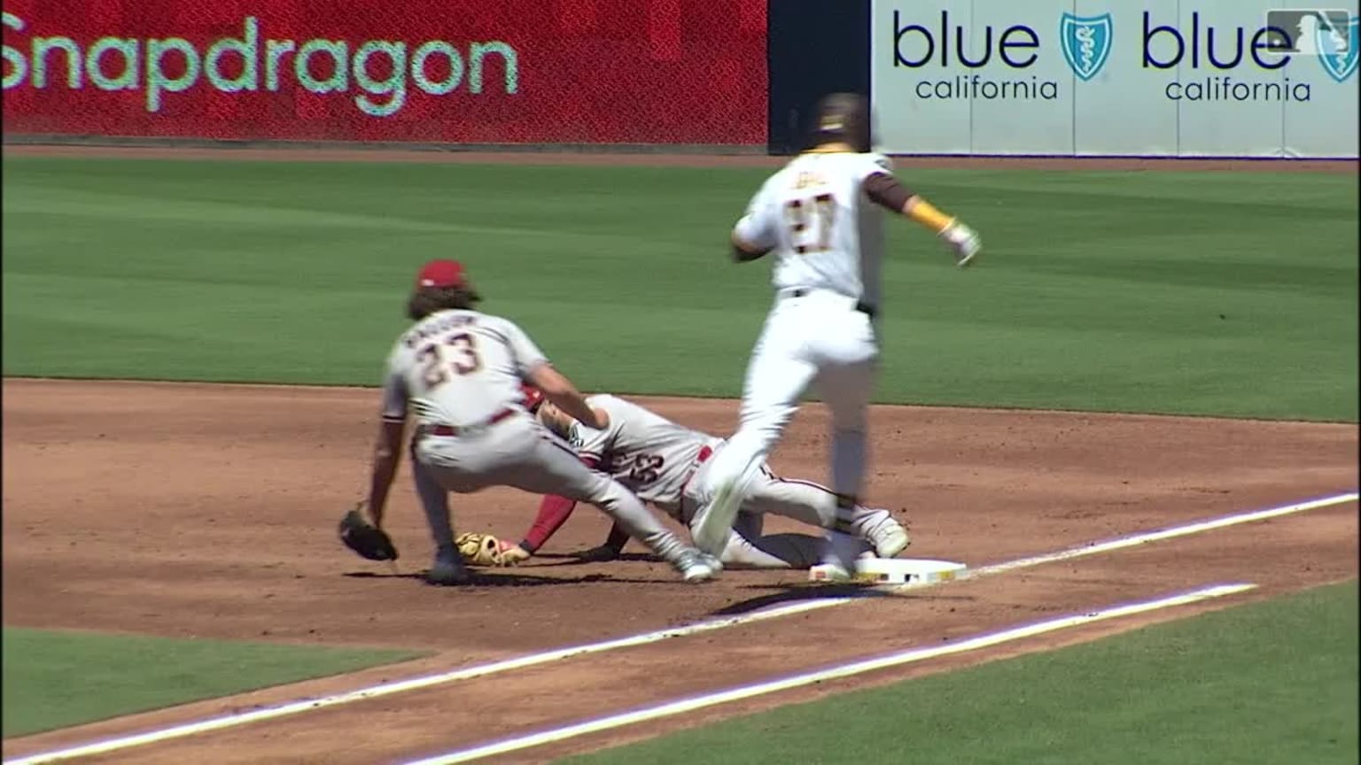 Walker makes slick defensive play to end the 2nd | 04/04/2023 | Arizona ...