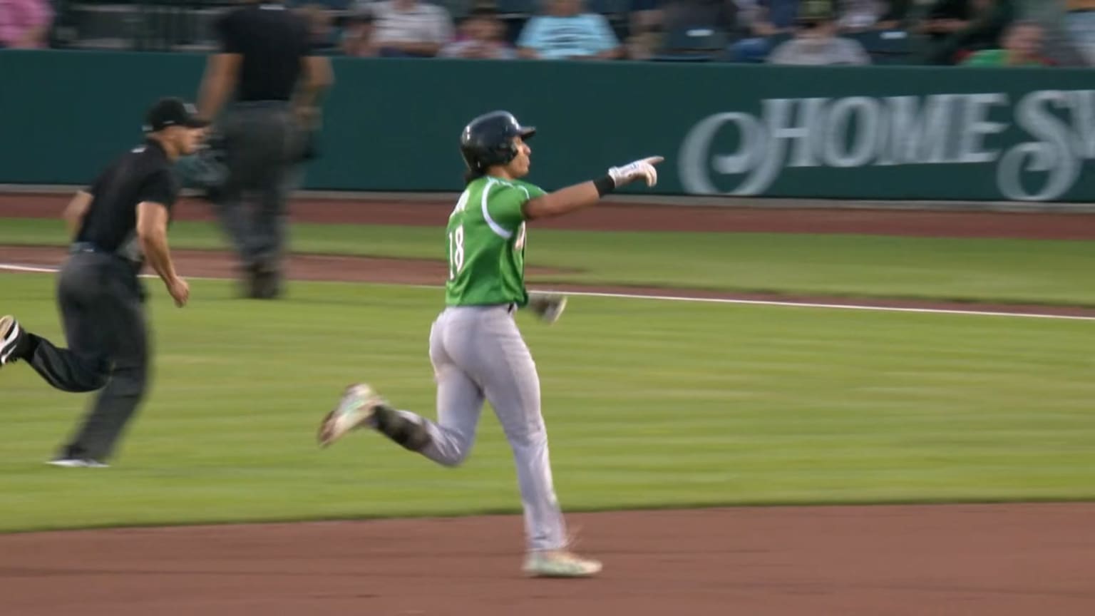 Edwin Arroyo collects three hits including a homer | 07/30/2023 | MLB.com