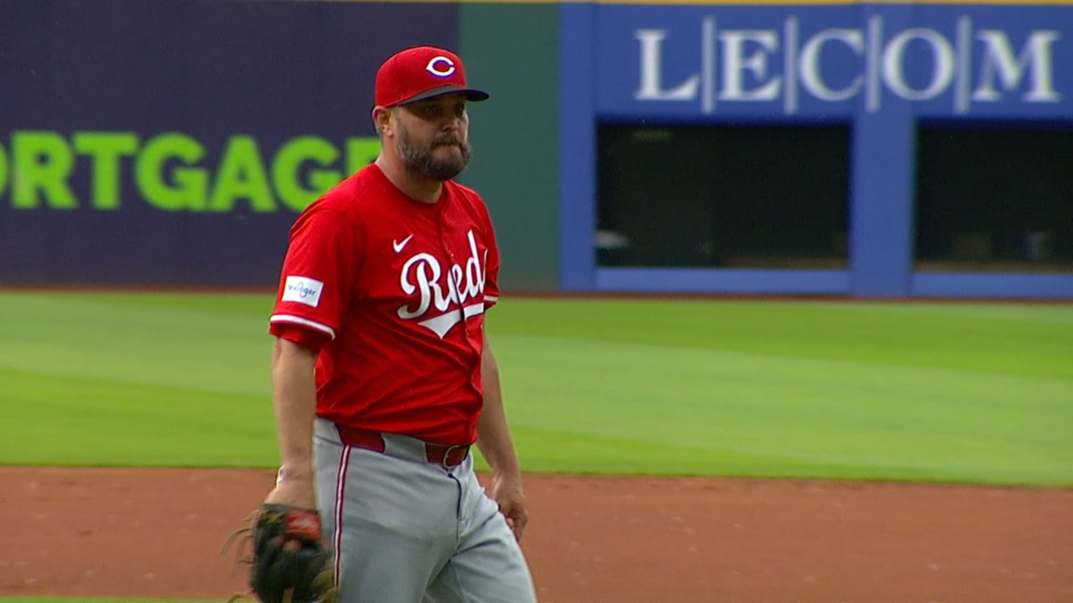 Wade Miley escapes jam | 06/09/2025 | Cincinnati Reds