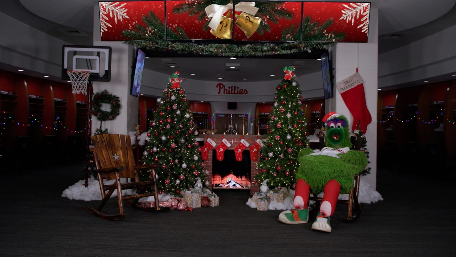 A Philly Mascots Yule Log | 12/17/2024 | Philadelphia Phillies
