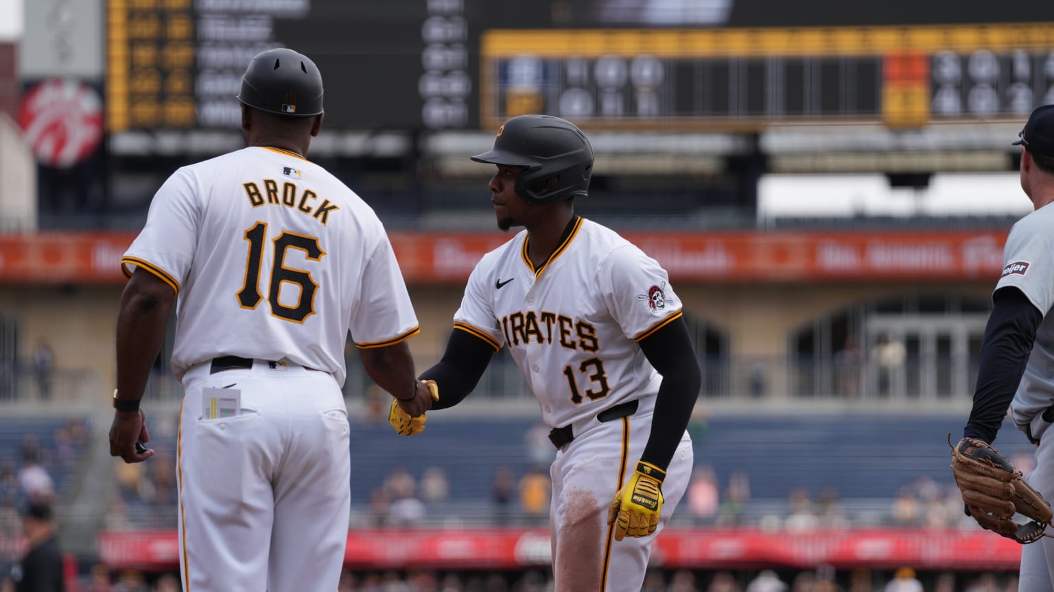 Ke'Bryan Hayes' RBI single | 04/09/2024 | MLB.com