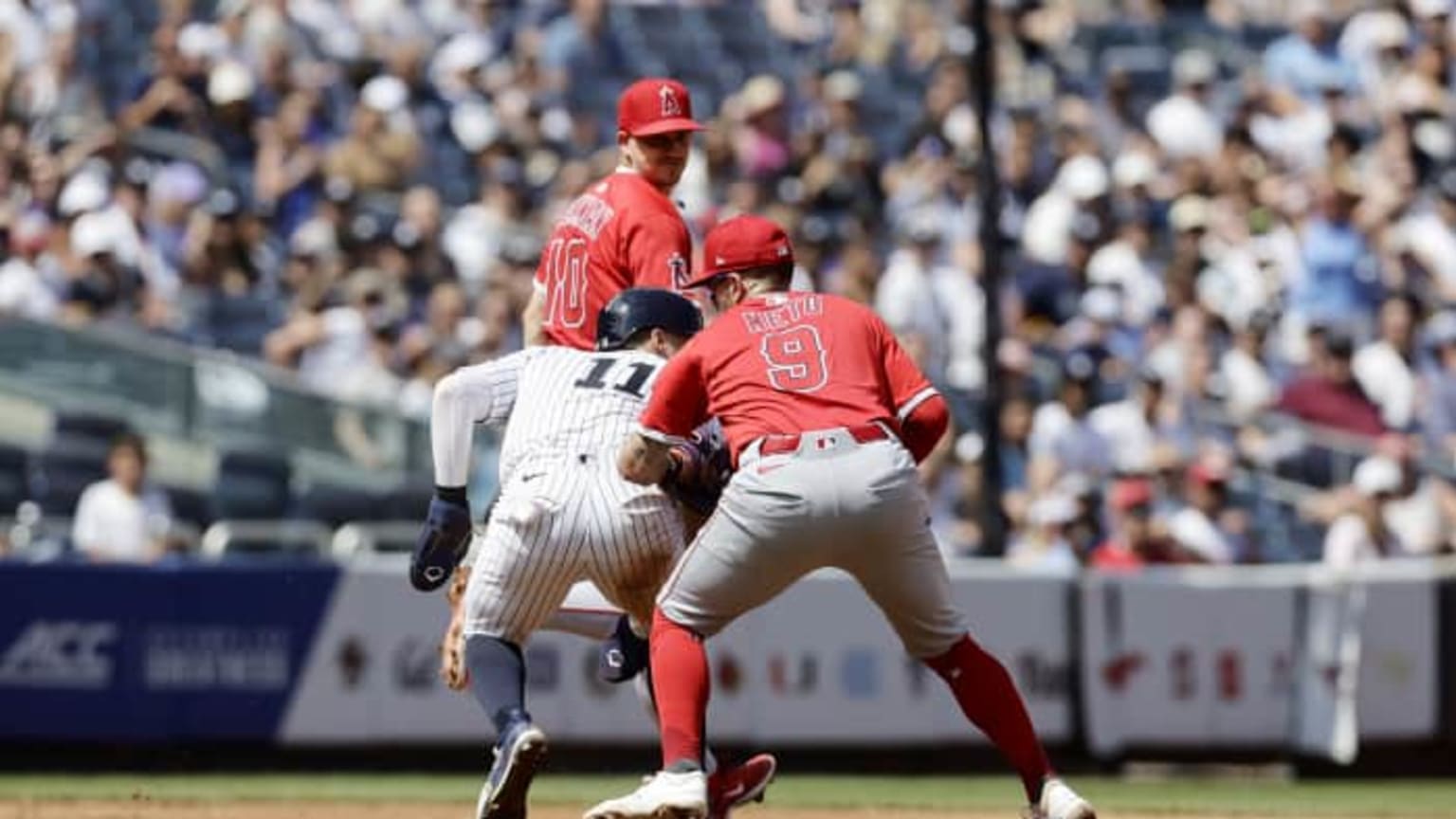 Zach Neto nabs Anthony Volpe stealing third base | 06/19/2025 | Los Angeles Angels