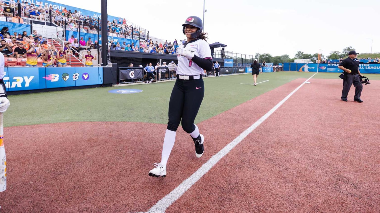 Kalei Harding's two-run home run | 07/09/2025 | MLB.com