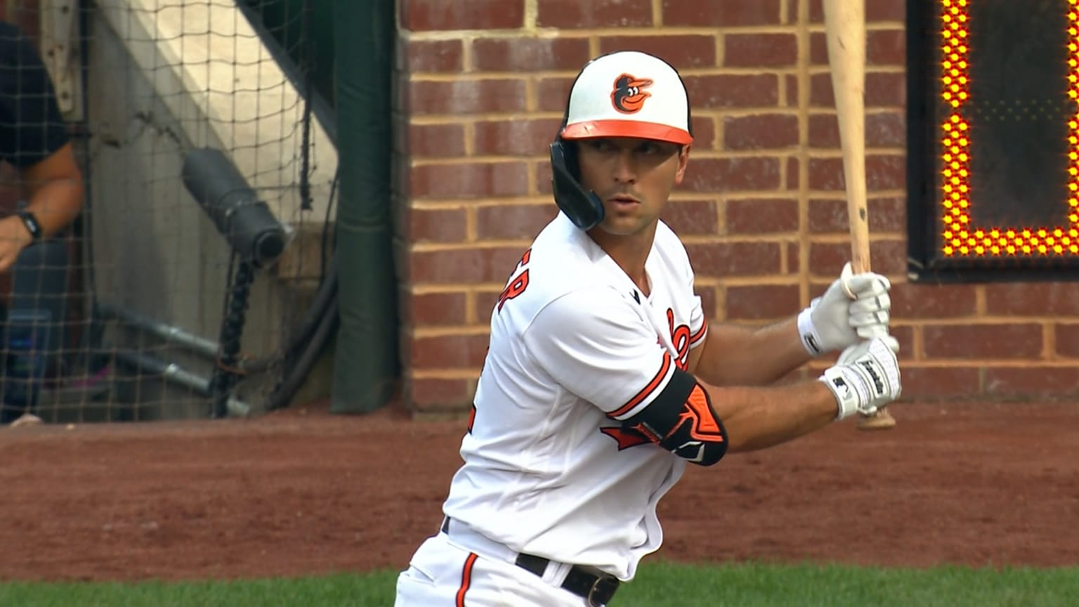 Adam Frazier brings in a run with the groundout | 07/17/2023 ...
