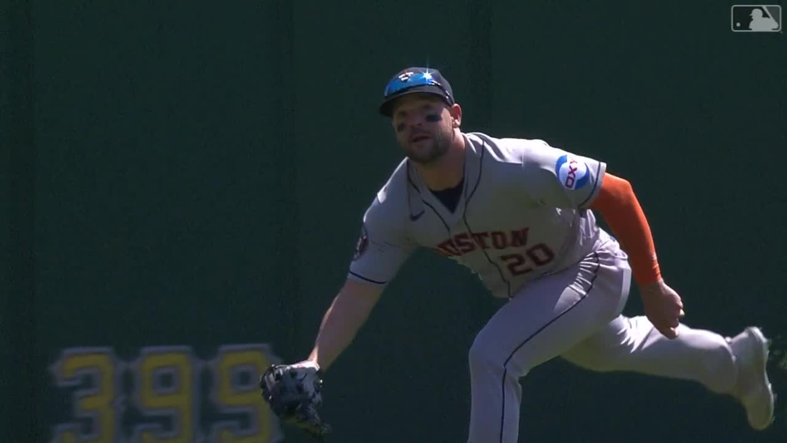 McCormick makes a spectacular diving catch in center | 04/12/2023 | MLB.com