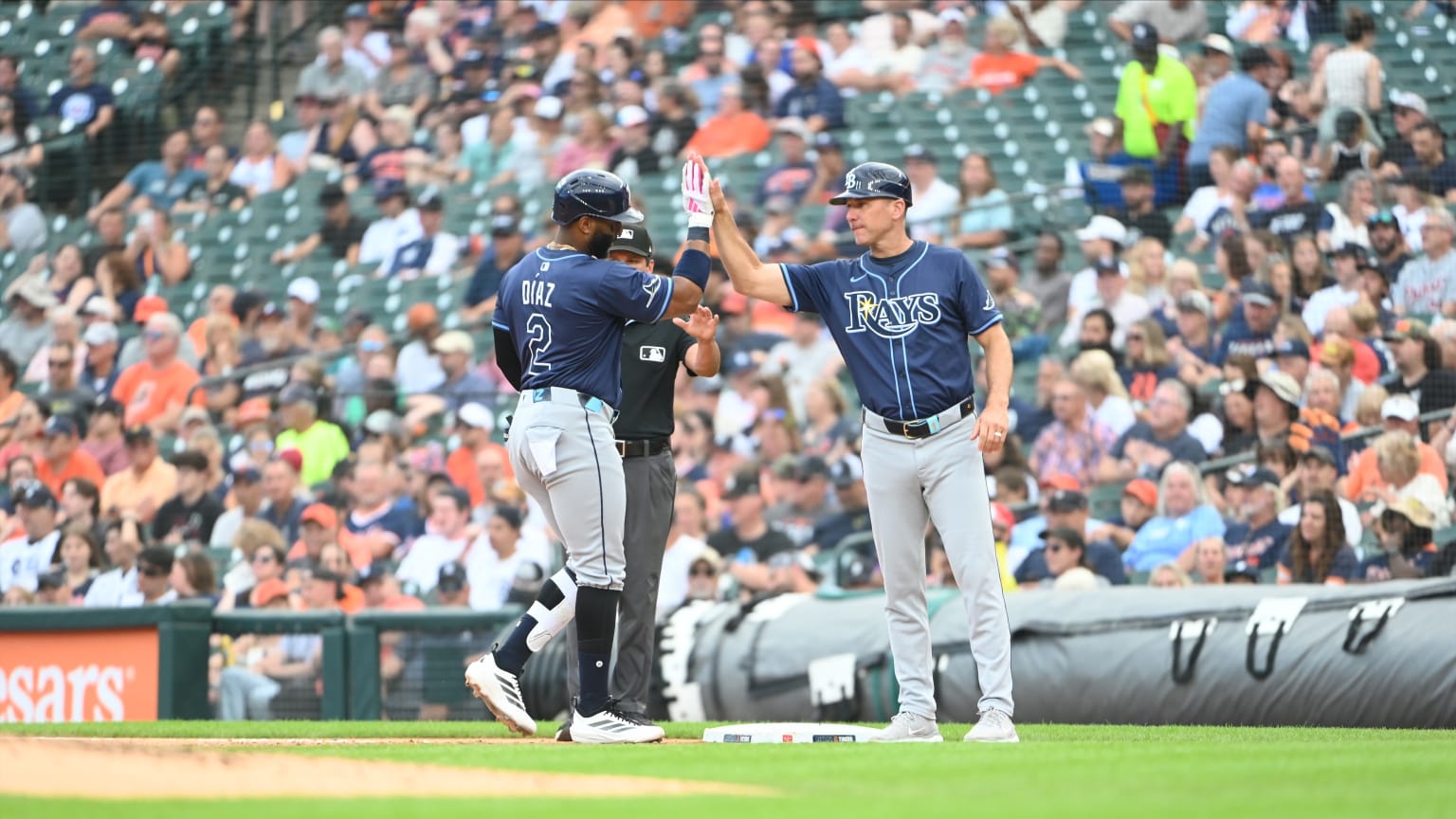 Yandy Díaz produce con sencillo en el 5to | 09/07/2025 | Lasmayores.com