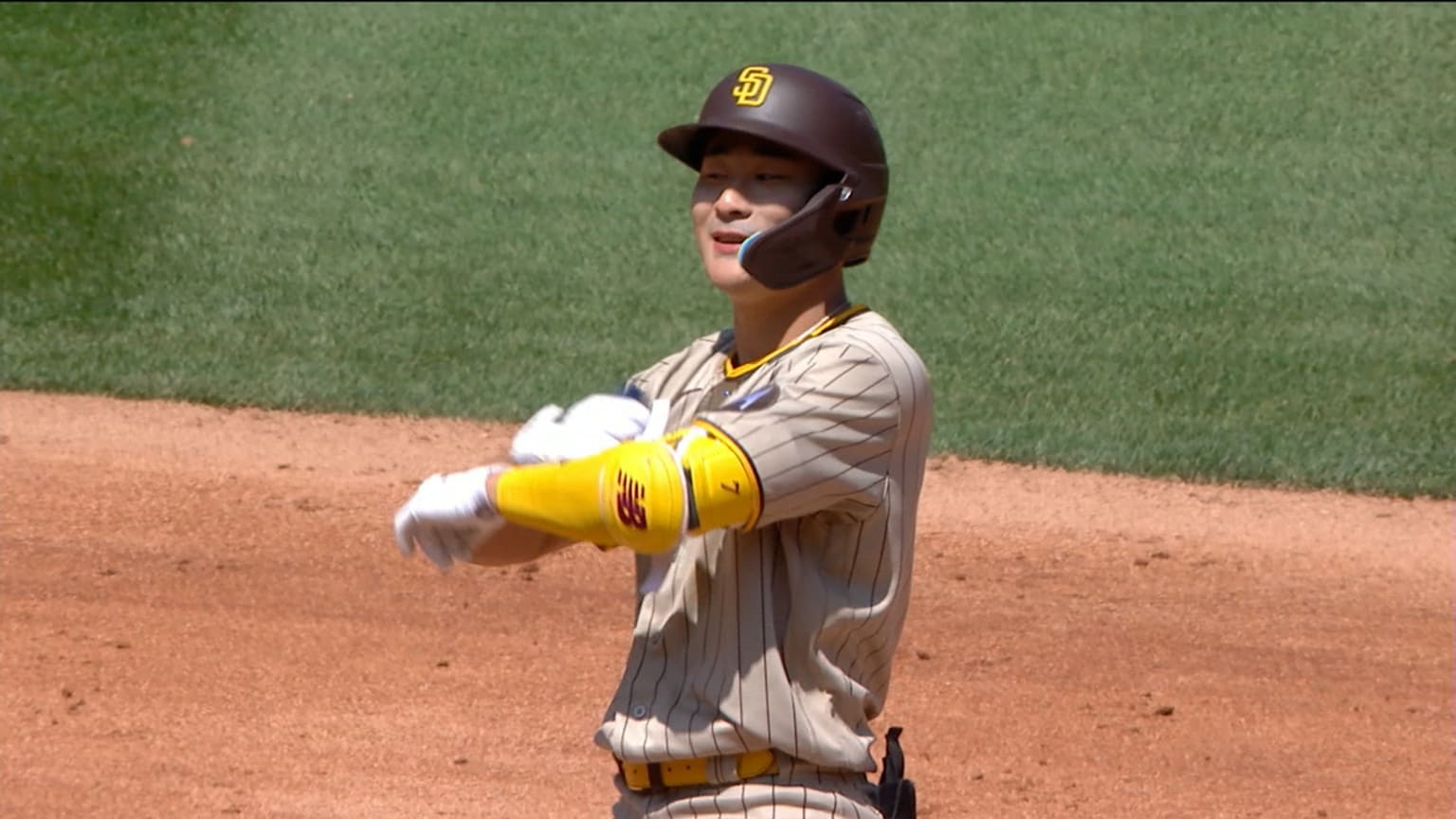 Ha-Seong Kim grounds an RBI single to left field | 05/27/2023 | San ...