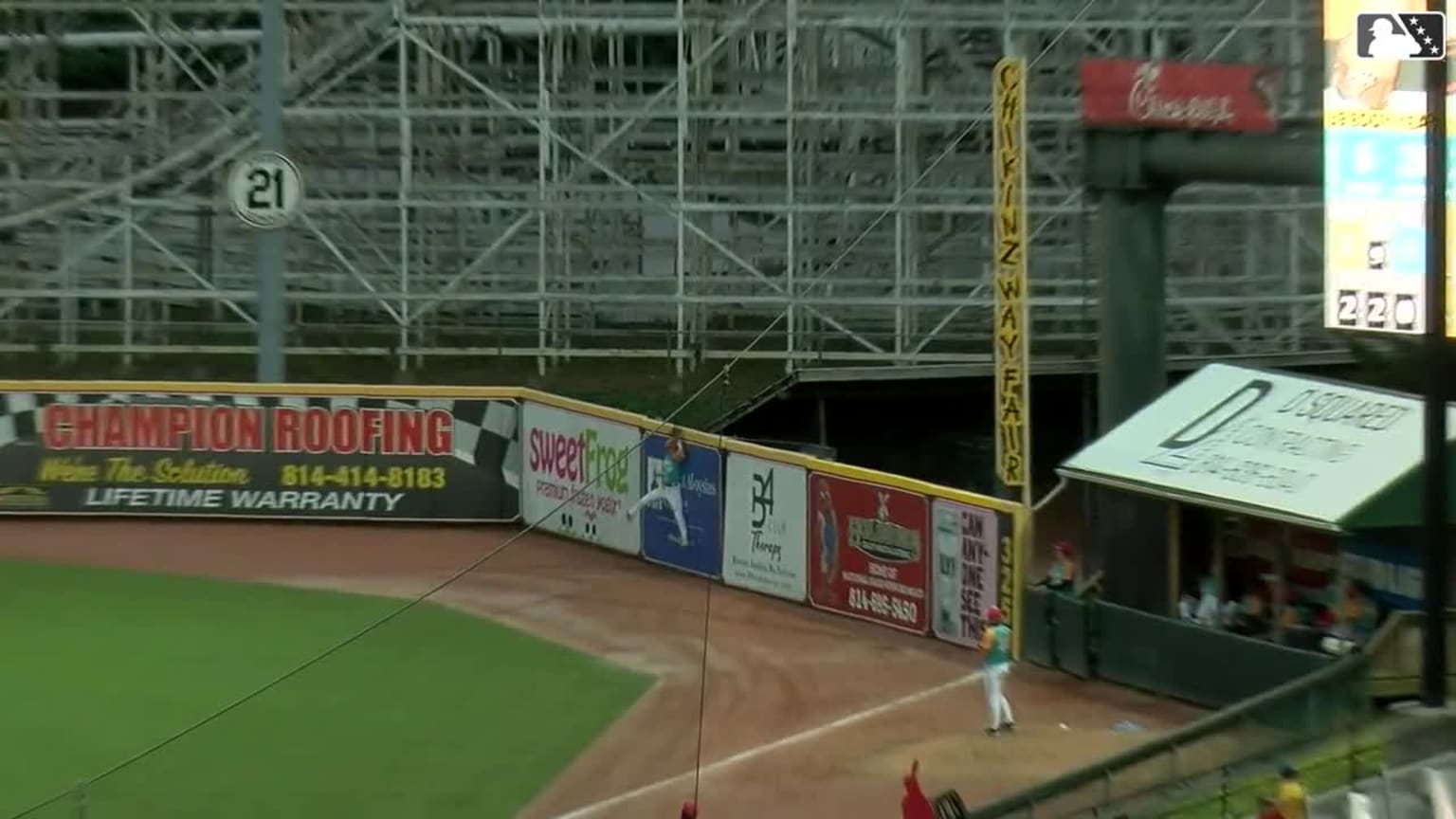 Jase Bowen's leaping catch | 07/06/2024 | Pittsburgh Pirates