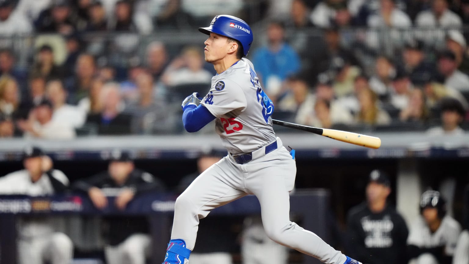 Tommy Edman reaches first base on an error | 10/30/2024 | Los Angeles ...