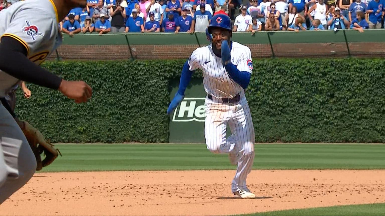 Bruján, Tucker execute double steal in the 10th | 06/15/2025 | Chicago Cubs