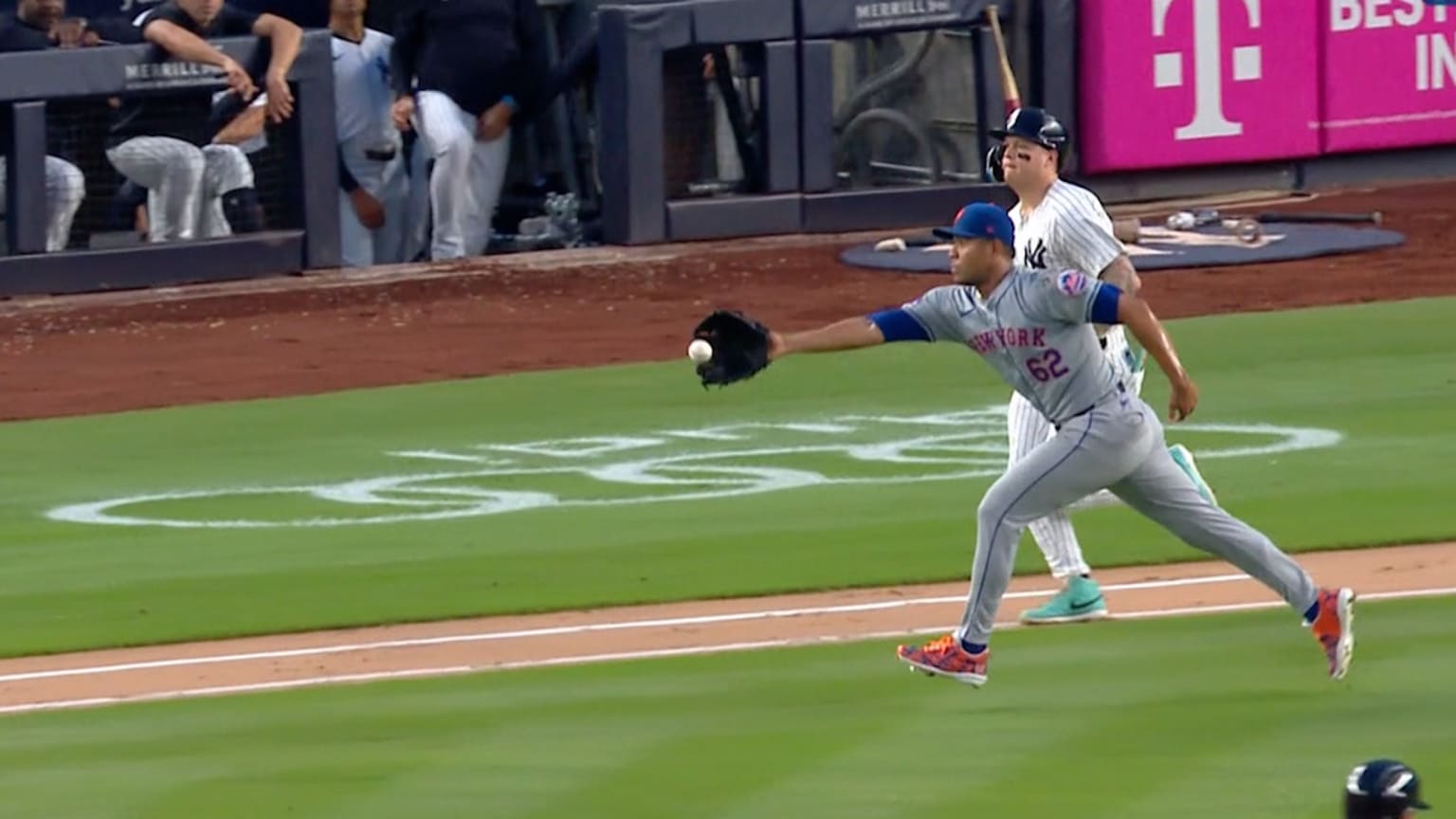 Jose Quintana's glove flip to first | 07/23/2024 | New York Mets