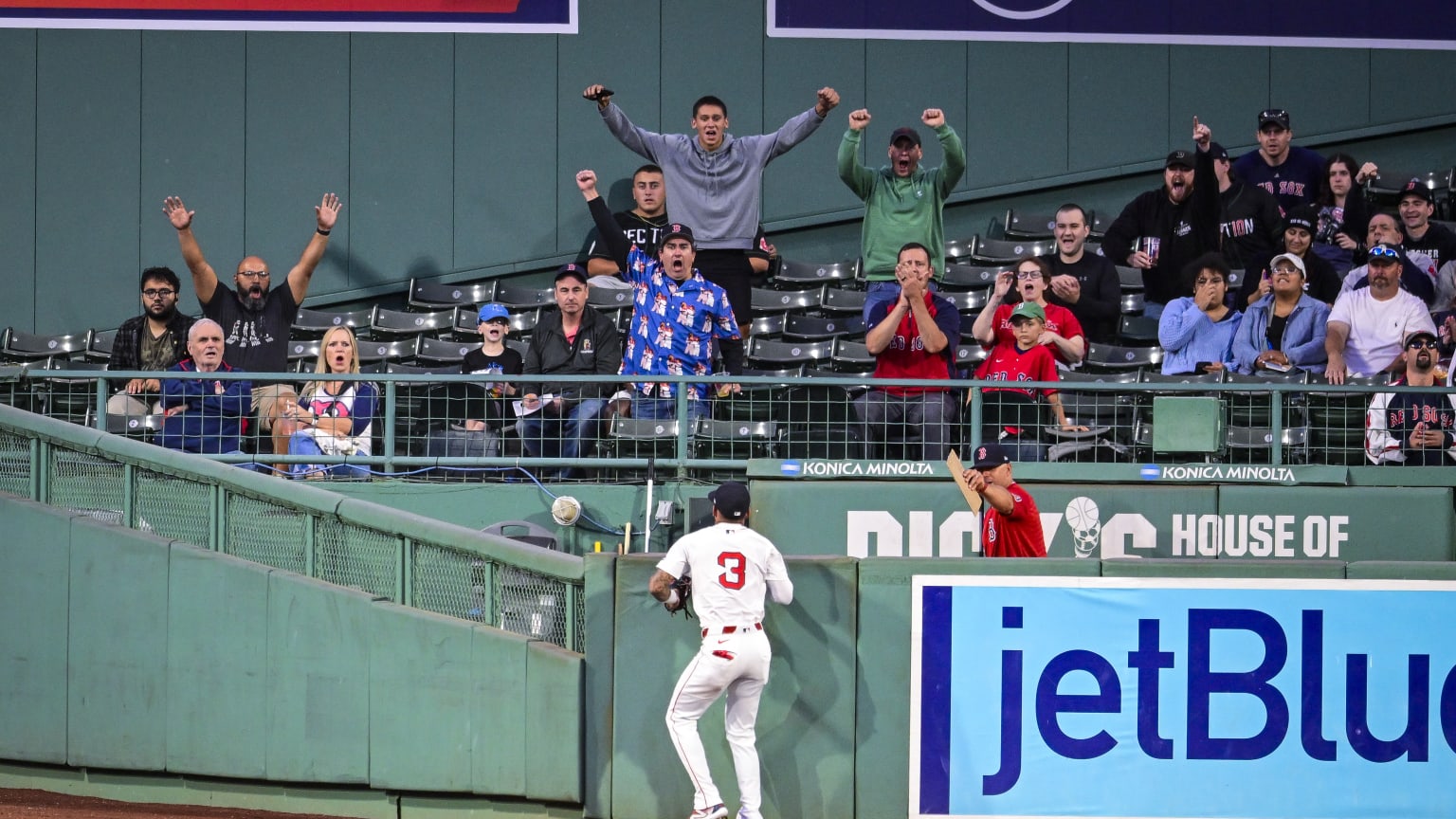 Ceddanne Rafaela makes a running catch at the wall | 09/17/2025 ...