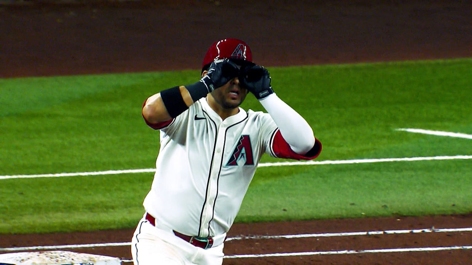 Eugenio Suárez is named the NL Player of the Week | 03/31/2025 | MLB.com