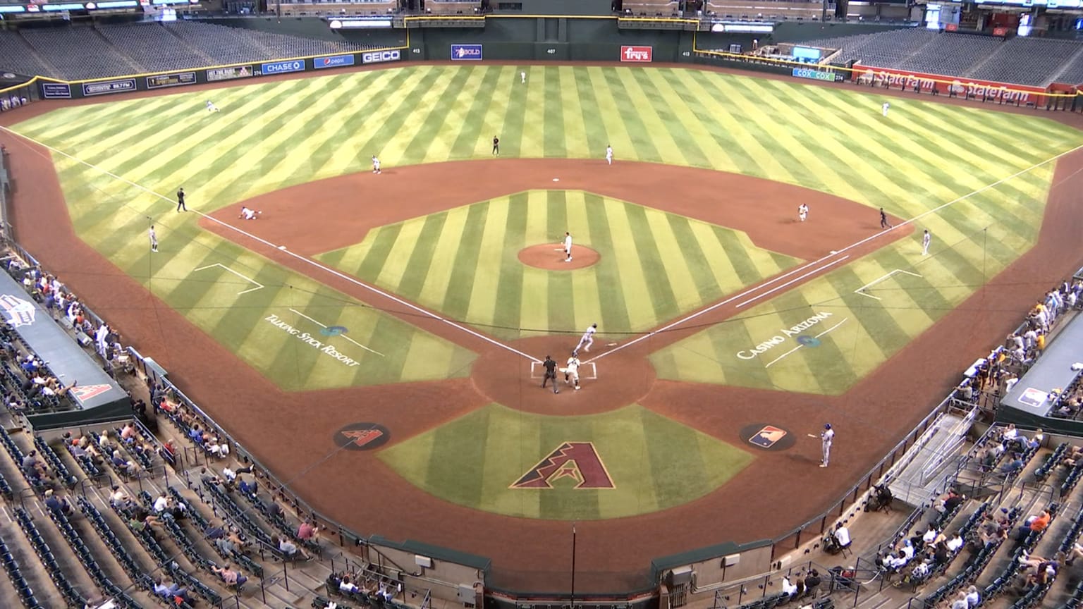 Noelvi Marte fields a grounder and throws to first | 10/15/2022 ...