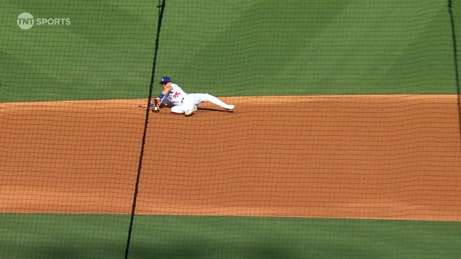 Tommy Edman's sliding stop | 10/09/2025 | Los Angeles Dodgers