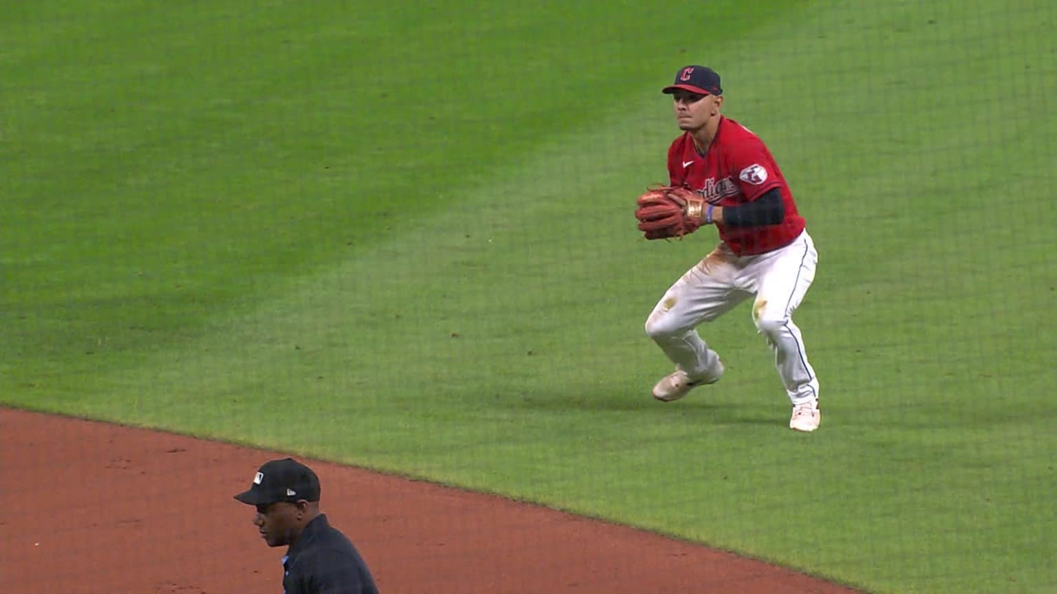 Andrés Giménez makes a diving play at second base | 08/22/2023 | Cleveland Guardians