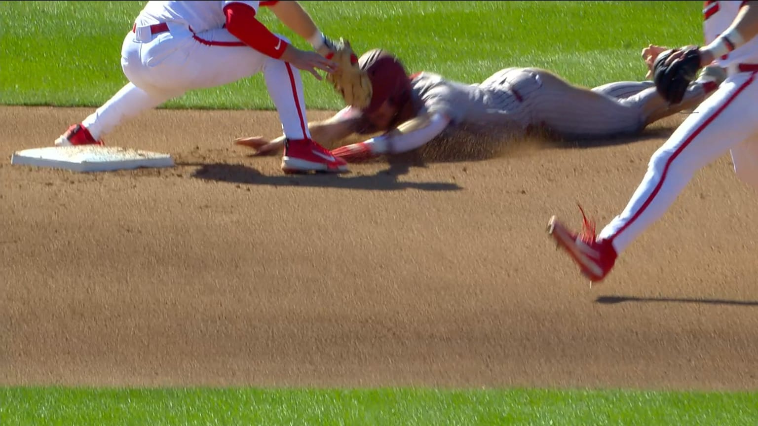 Matthew Graveline picks off a runner second base | 02/16/2024 | MLB.com