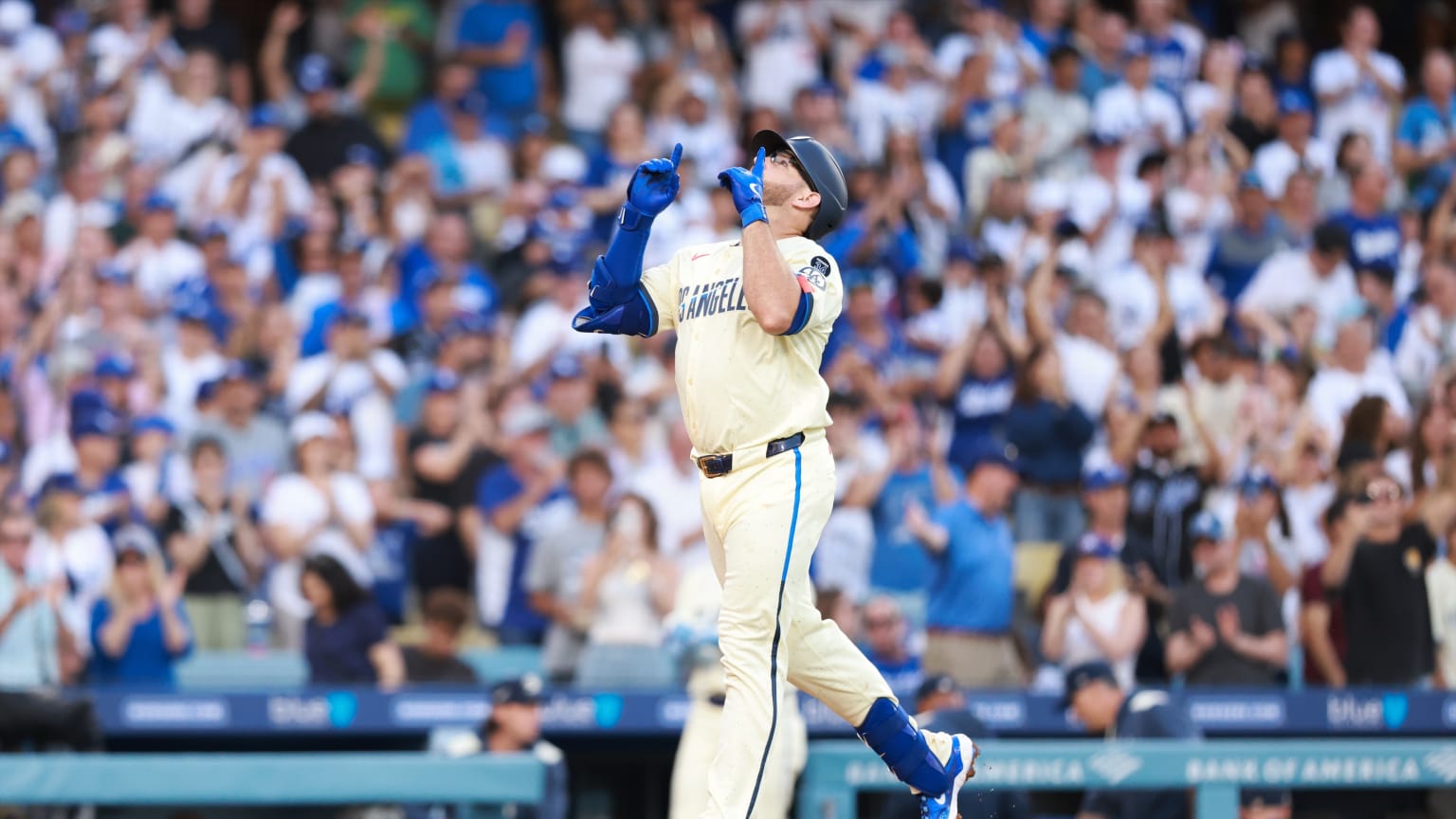 Max Muncy's two-run homer (16) | 08/09/2025 | MLB.com