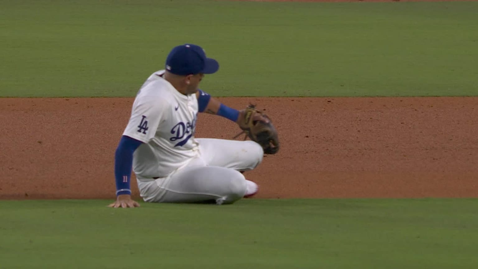Miguel Rojas' sliding stop | 06/21/2024 | Los Angeles Dodgers