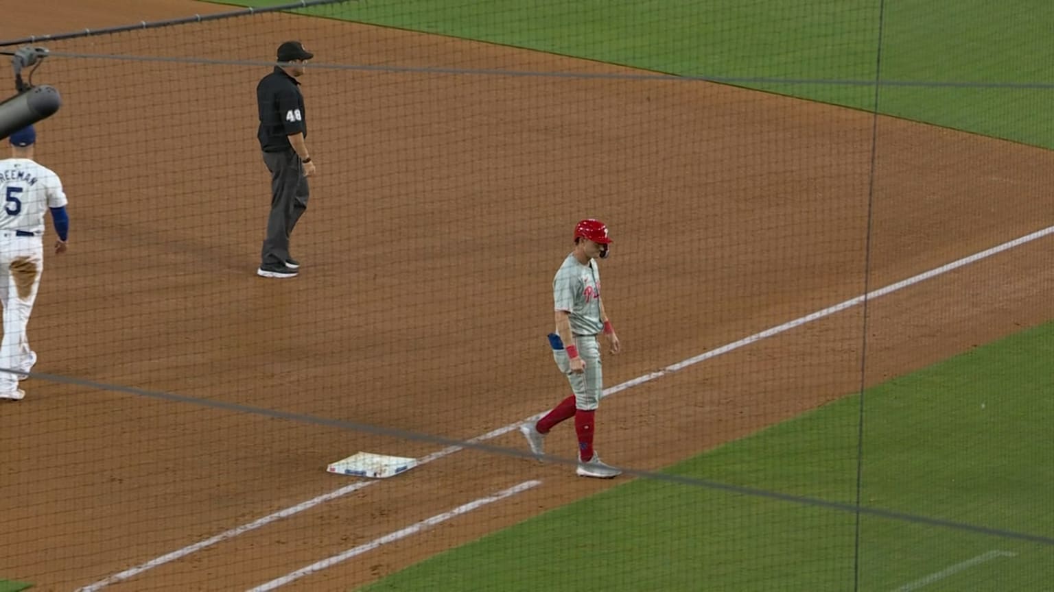 Austin Hays leaves game with hamstring injury | 08/07/2024 ...