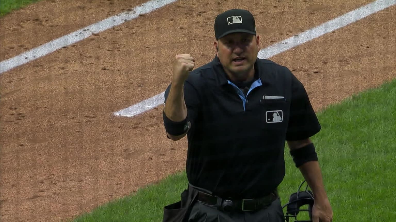 Xavier Edwards out on a sac bunt after a review | 07/27/2024 ...