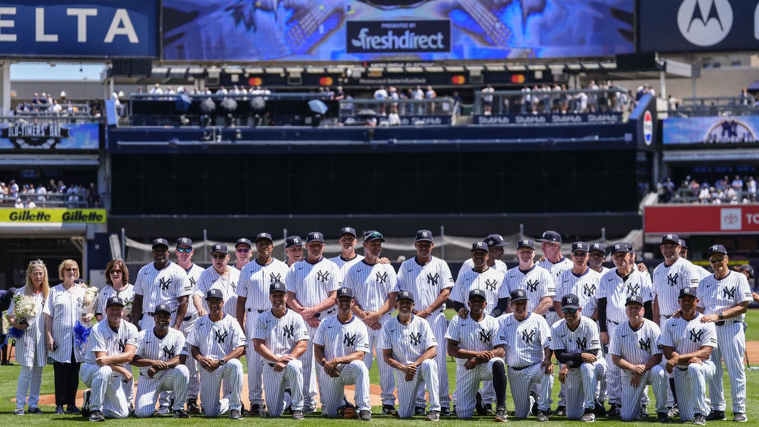 Yankees celebrate 25th anniversary of 2000 WS team | 09/08/2025 | Lasmayores.com