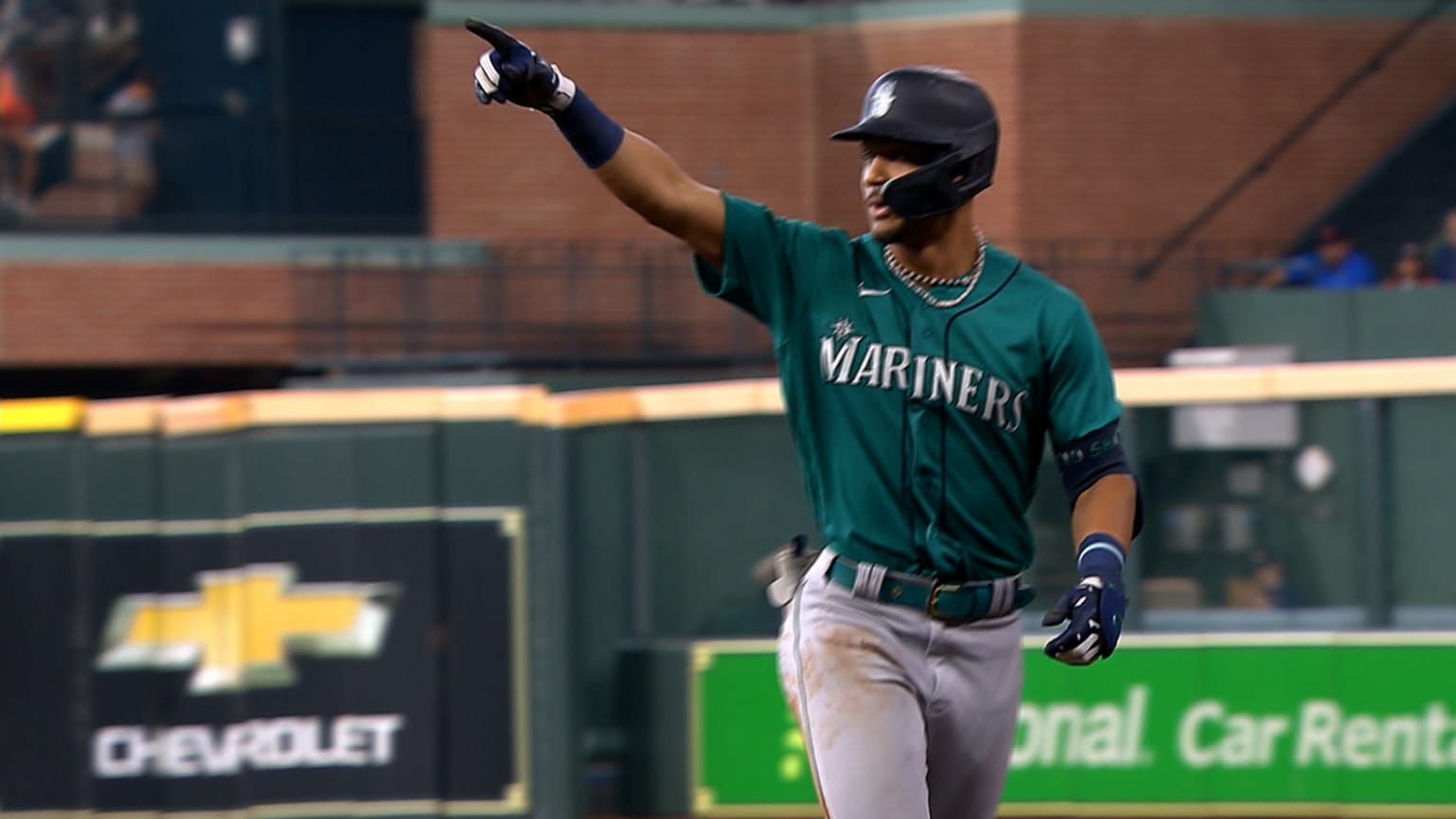 Julio Rodríguez laces a single to center field | 07/09/2023 | Seattle Mariners