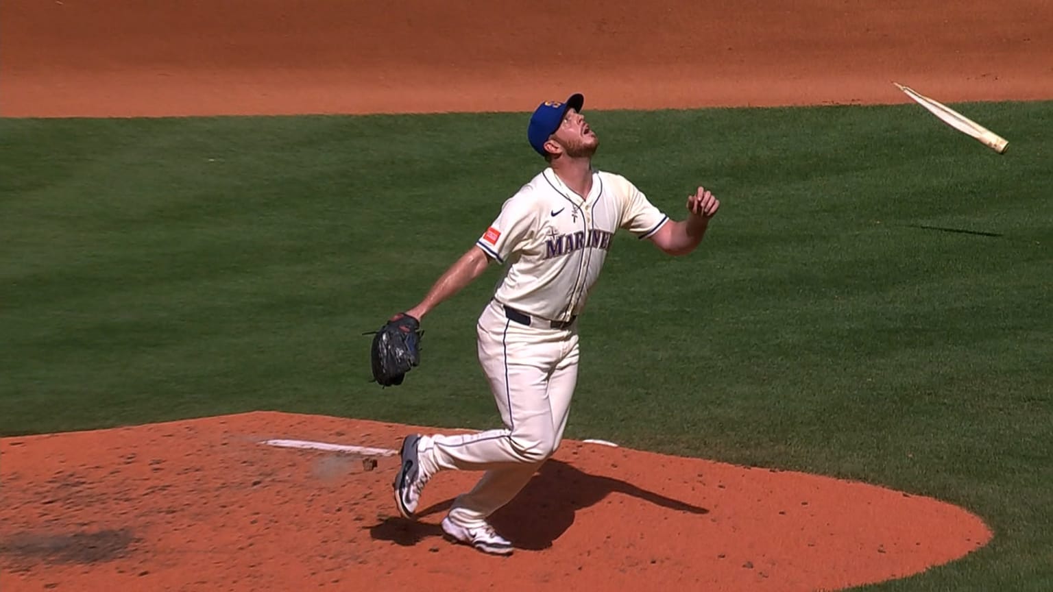 Caleb Ferguson deflects ball with foot for nifty play | 09/28/2025 ...