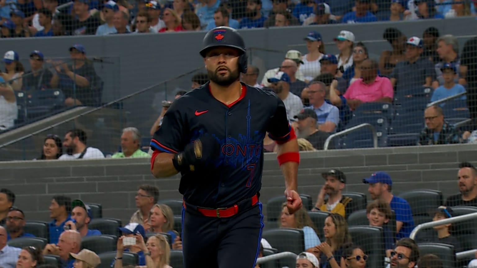 Isiah Kiner-Falefa scores on a double play | 06/19/2024 | Toronto Blue Jays