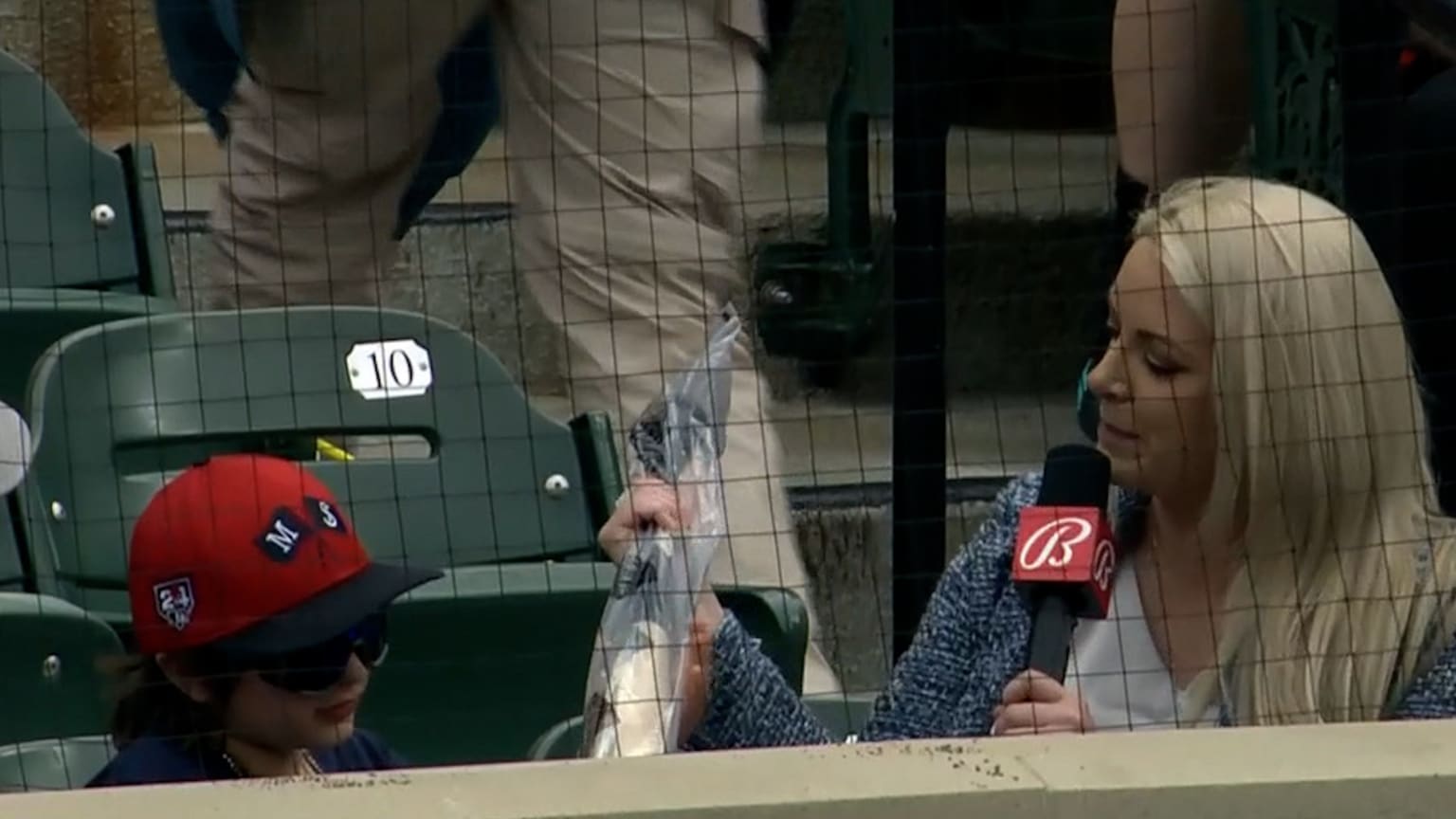 A young Twins fan receives gifts from Byron Buxton | 04/17/2024 ...