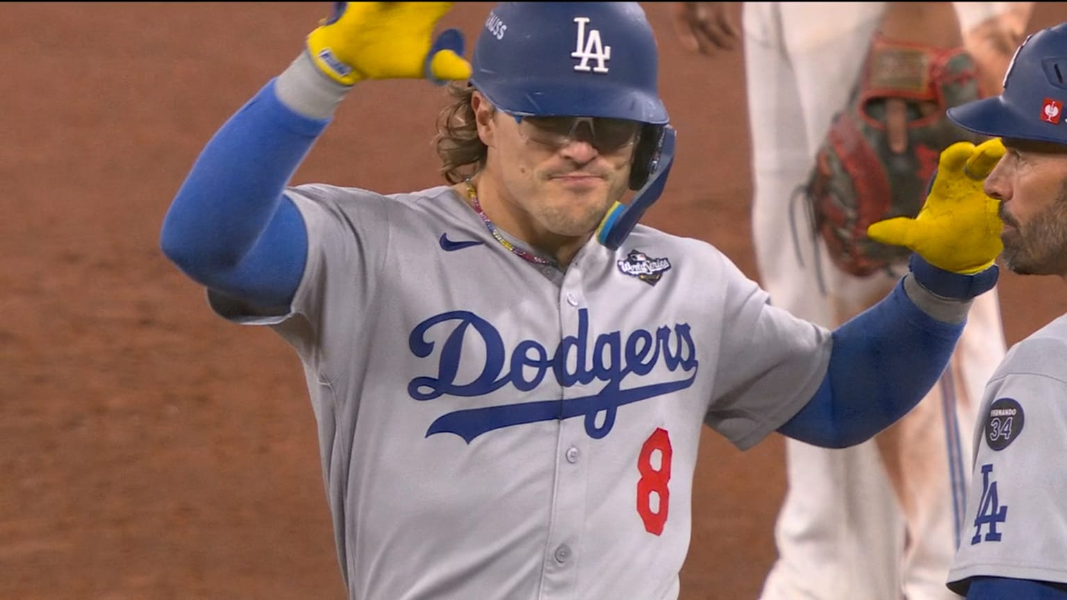 Enrique Hernández pega sencillo productor | 24/10/2025 | Lasmayores.com