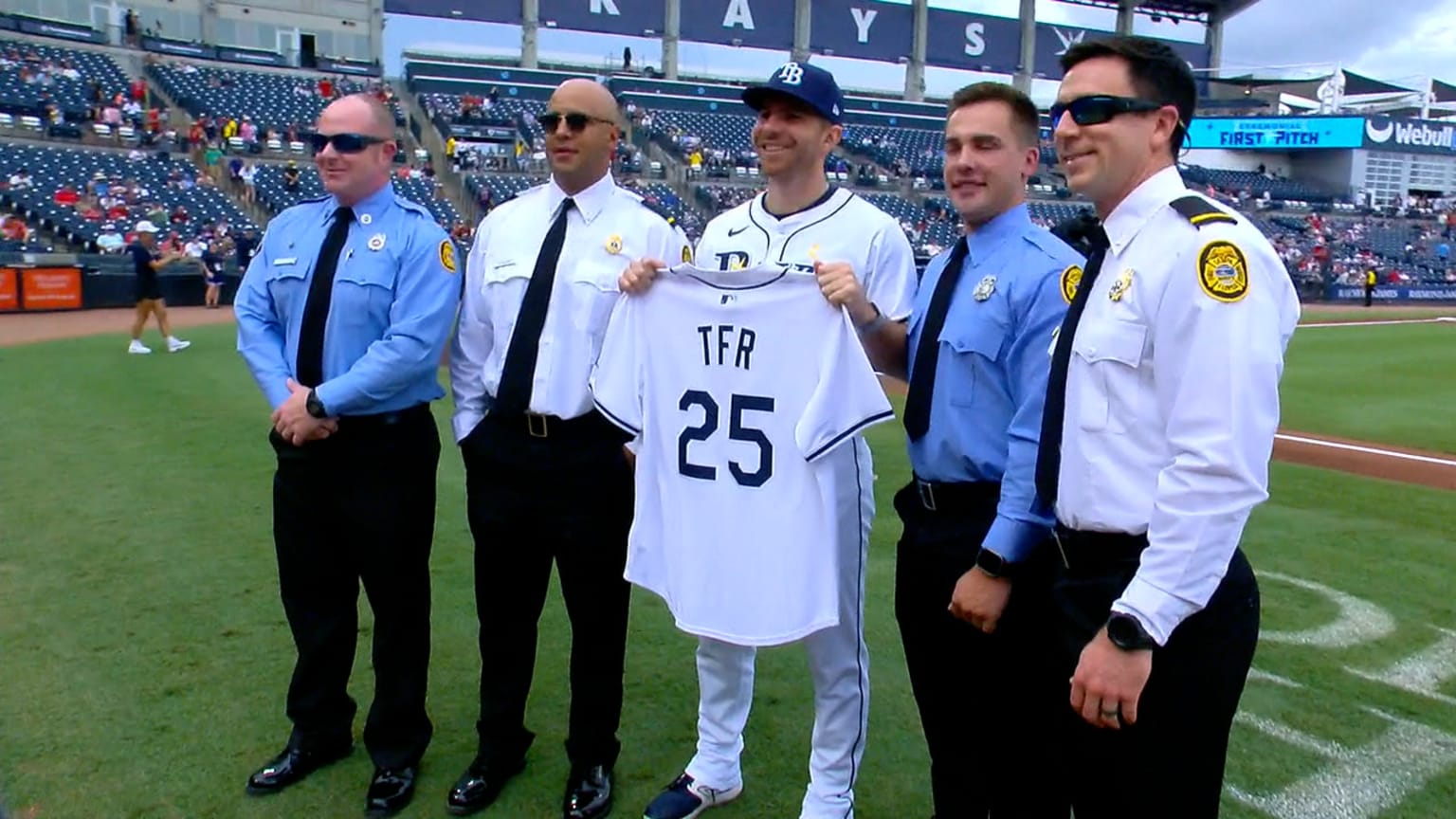 Hunter Bigge honra a rescatistas de Tampa | 07/09/2025 | Lasmayores.com