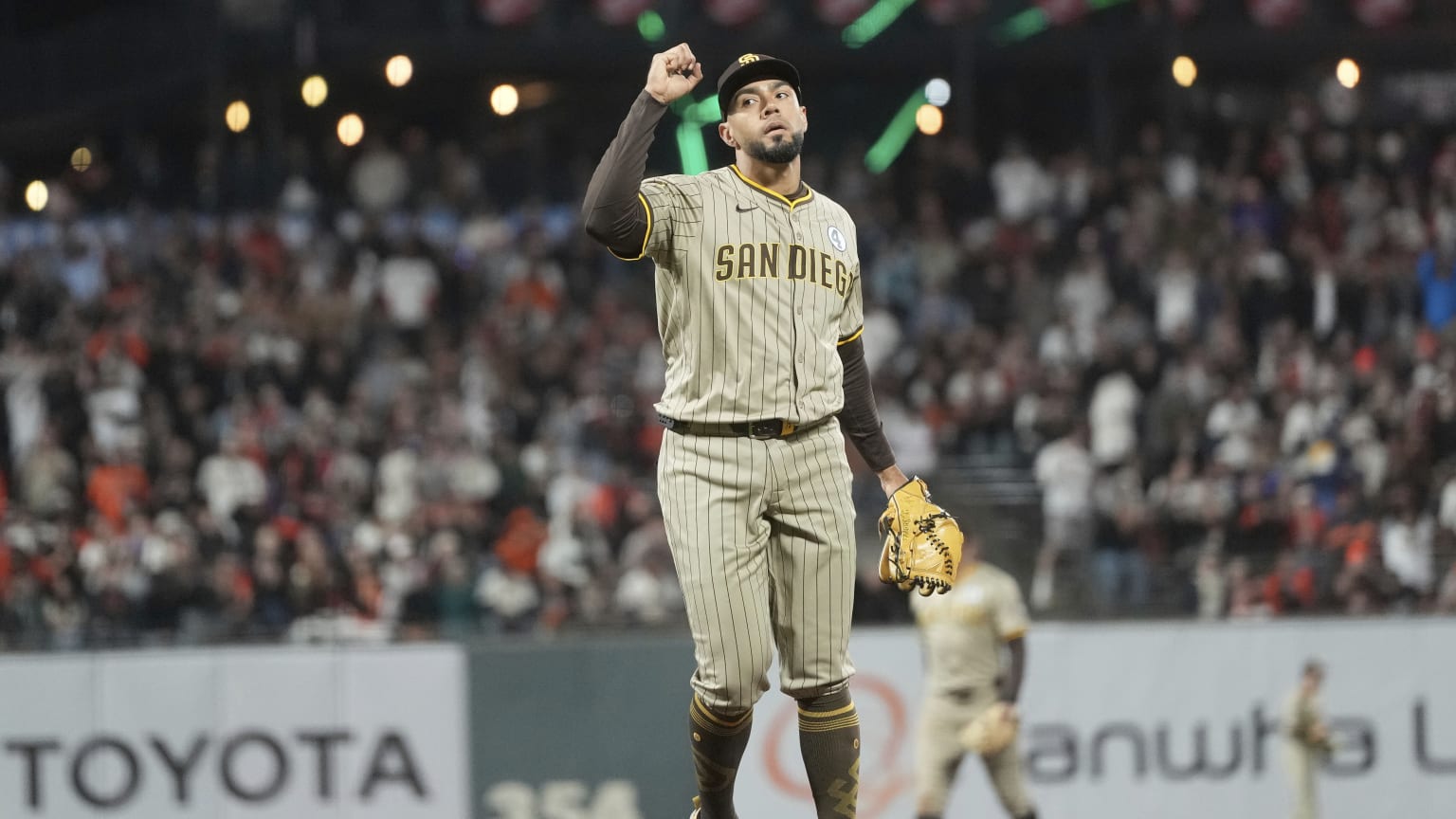 Robert Suarez secures the Padres' 1-0 win | 06/02/2025 | San Diego Padres