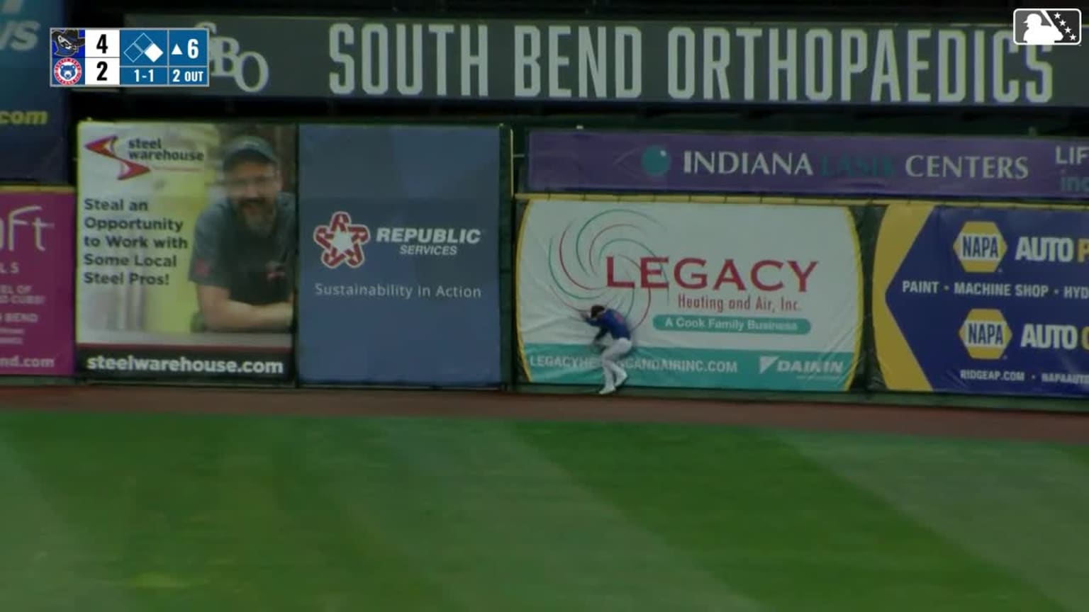 Brett Bateman makes a spectacular running catch | 04/25/2024 | MLB.com