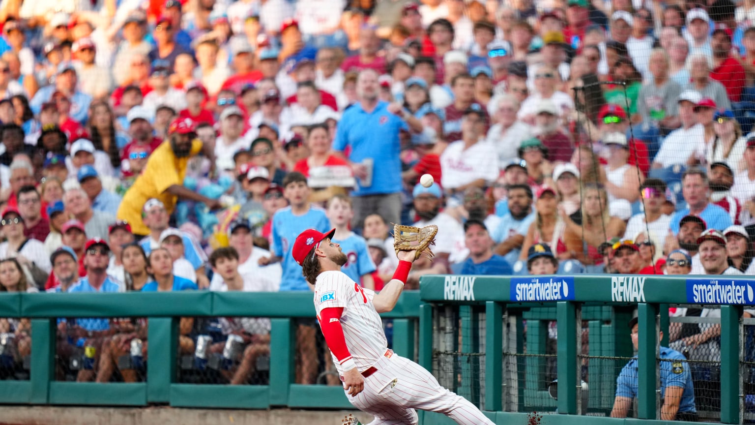 Bryce Harper's incredible catch in foul territory | 06/30/2026 ...