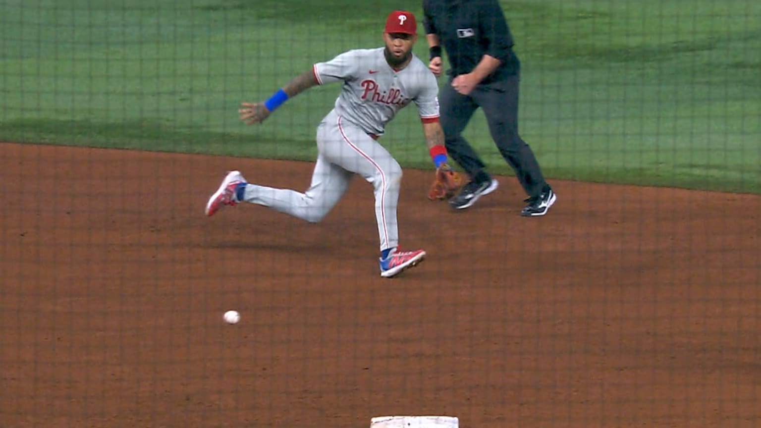 Edmundo Sosa's slick sliding stop | 09/06/2025 | San Francisco Giants