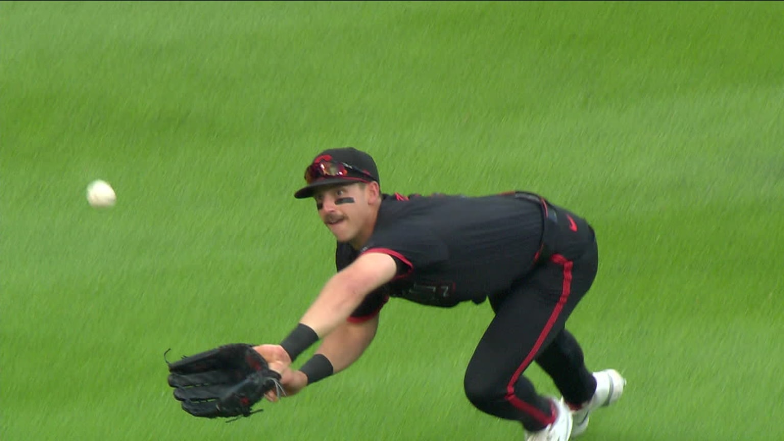 Spencer Steer's impressive catch | 05/24/2024 | Cincinnati Reds