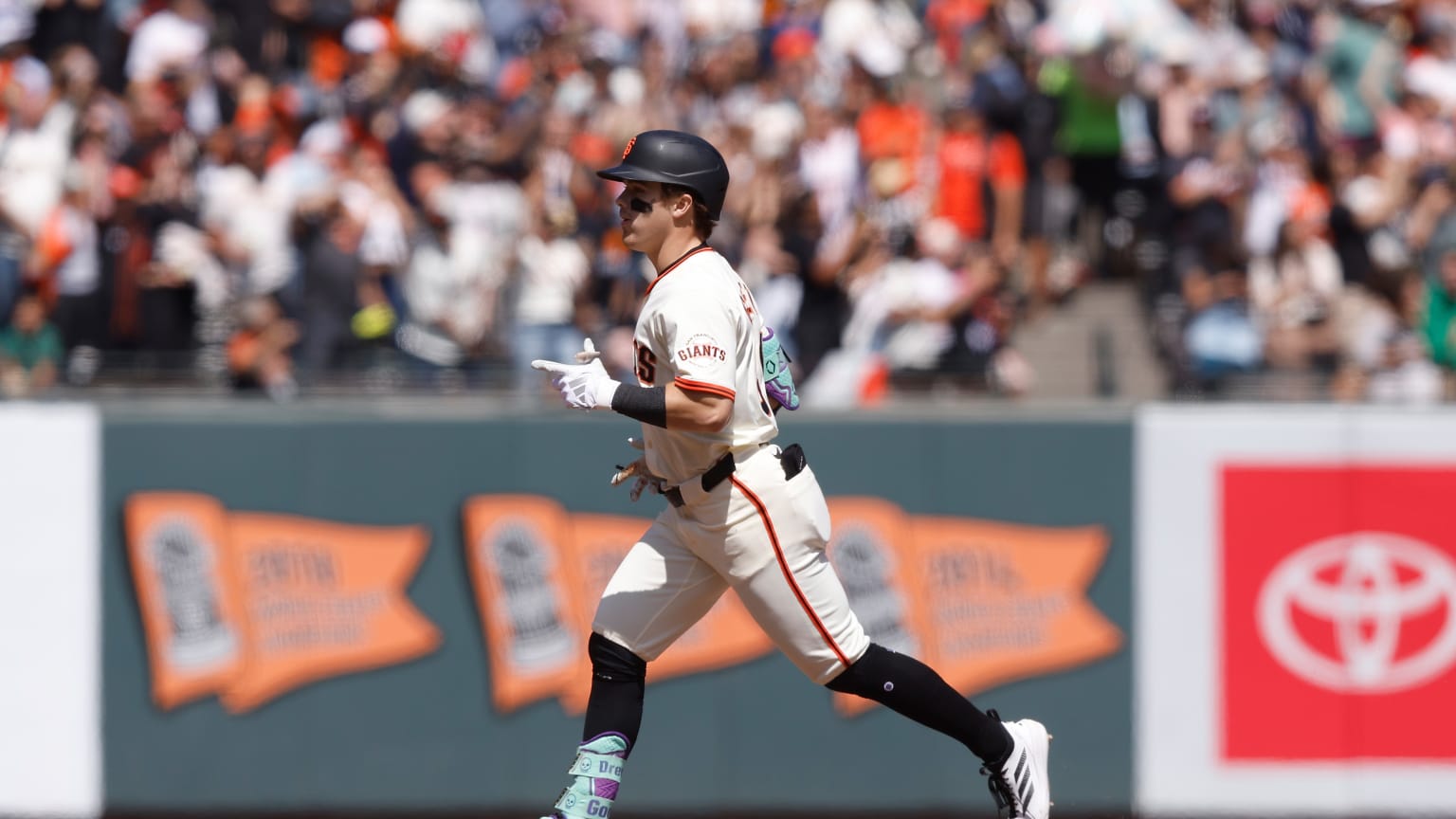 Drew Gilbert's first career home run | 08/17/2025 | San Francisco Giants