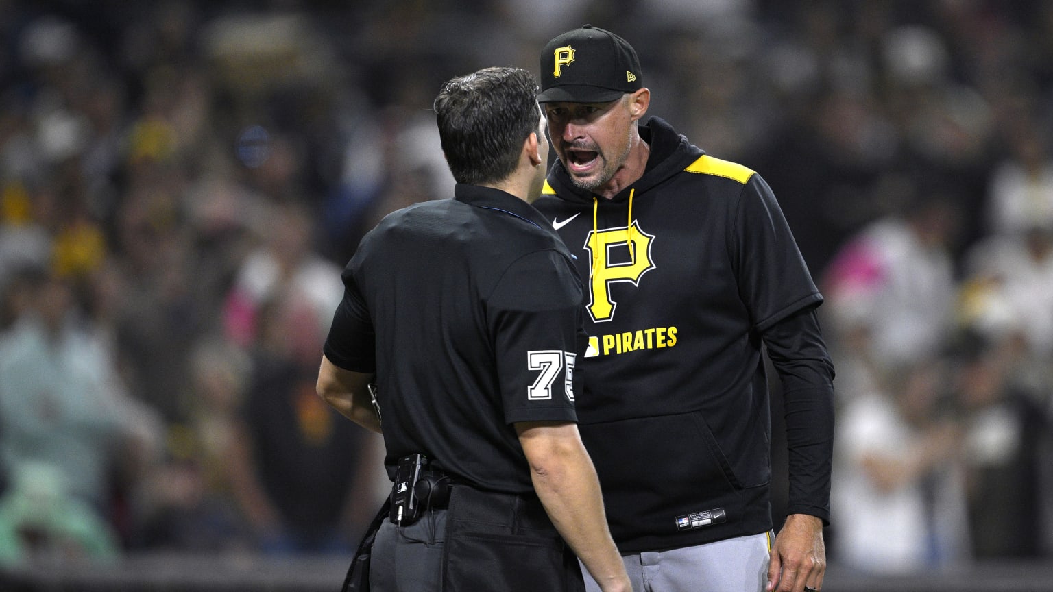 Don Kelly ejected in the 8th | 05/30/2025 | MLB.com