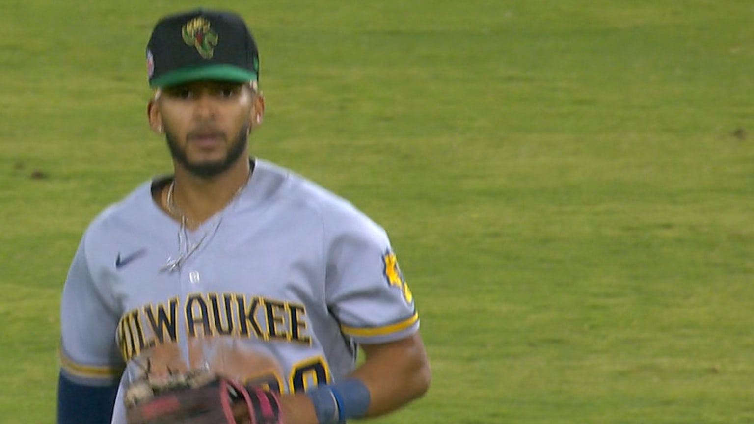 Brewers prospect Eric Brown Jr. makes a spinning play | 11/06/2023 ...