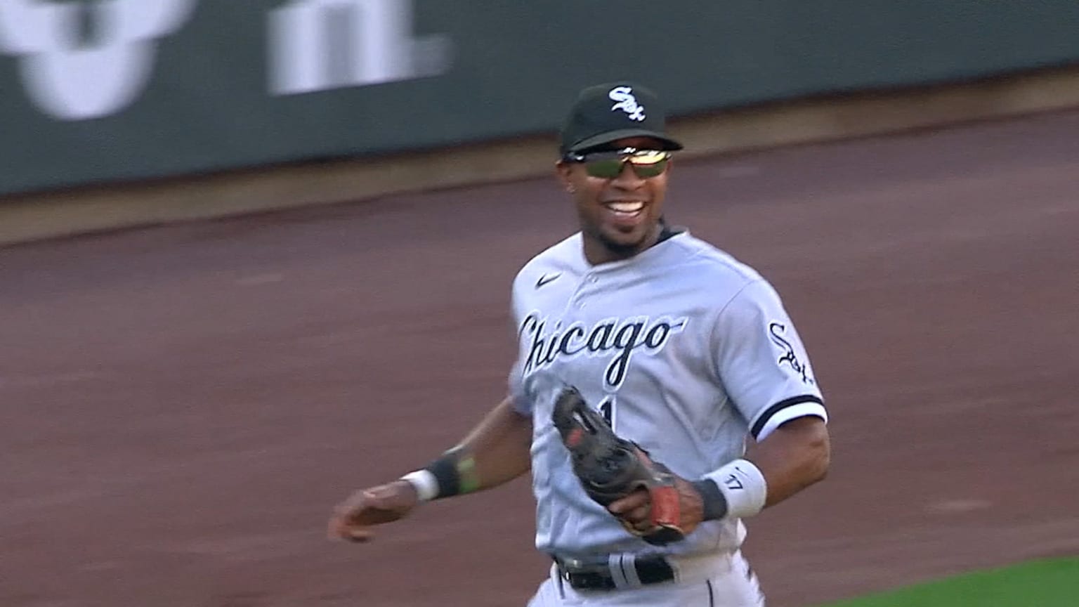 Elvis Andrus fildea de revés | 07/09/2022 | Los White Sox de Chicago