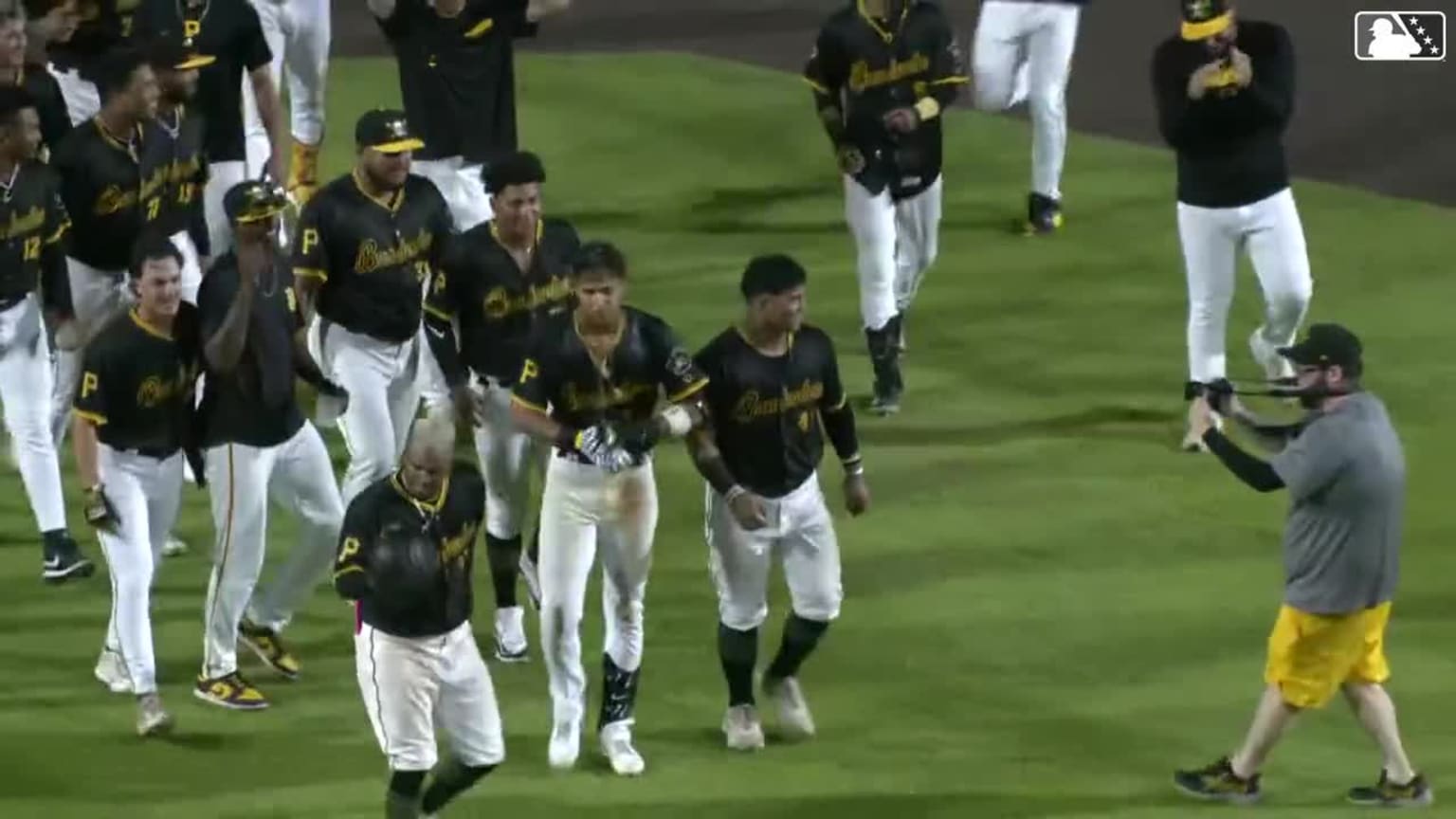 Javier Rivas's walk-off single | 06/22/2024 | Pittsburgh Pirates