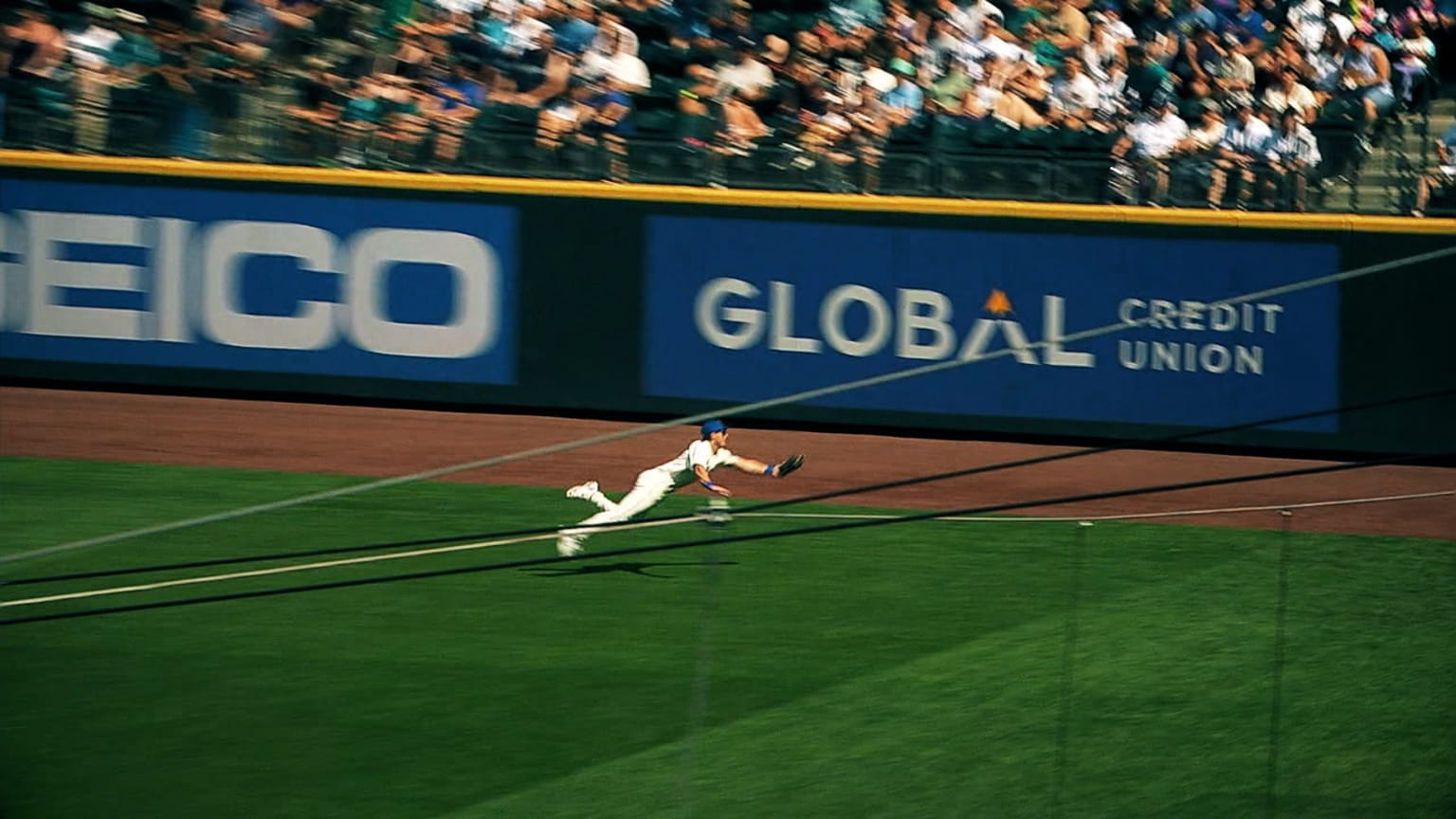 Daily Dash: Canzone dives, Springer's acrobatic grab | 08/28/2023 | MLB.com