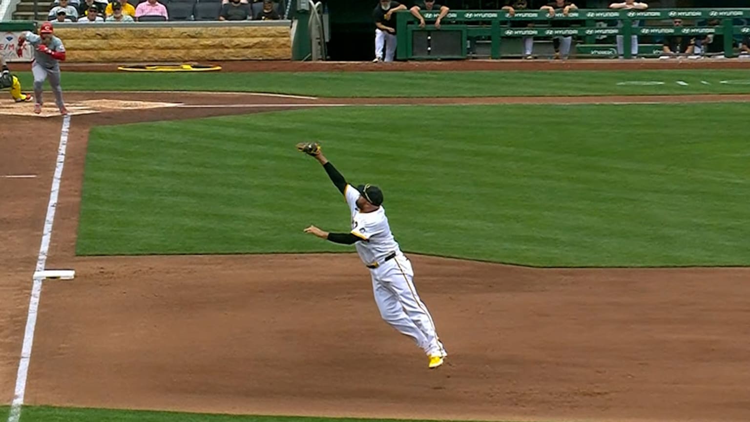 Rowdy Tellez's impressive grab | 06/19/2024 | Pittsburgh Pirates