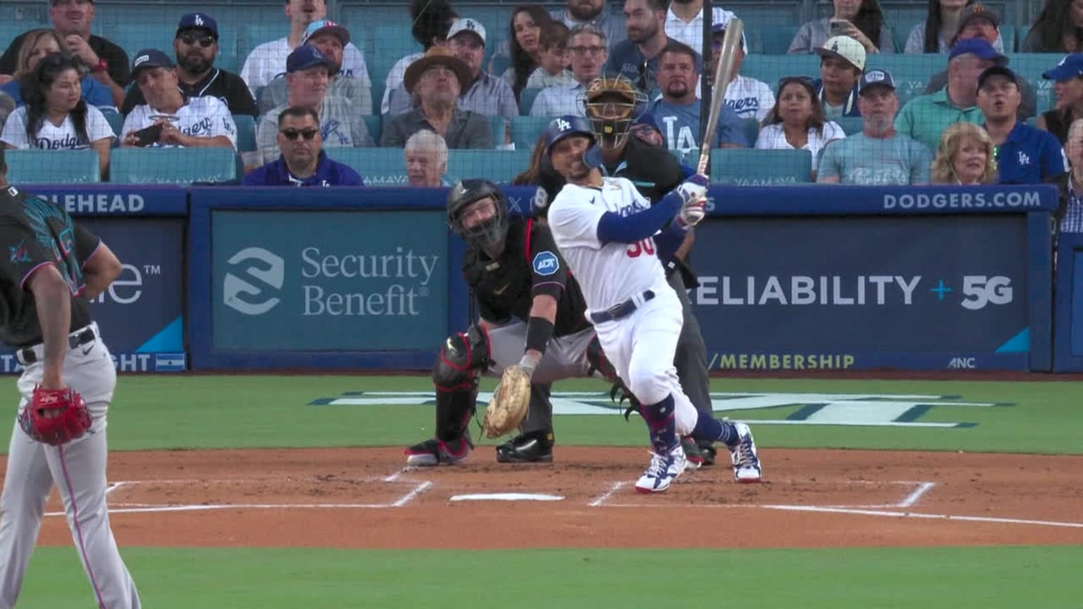 Mookie Betts homers to center field in the 1st | 08/18/2023 | Los ...