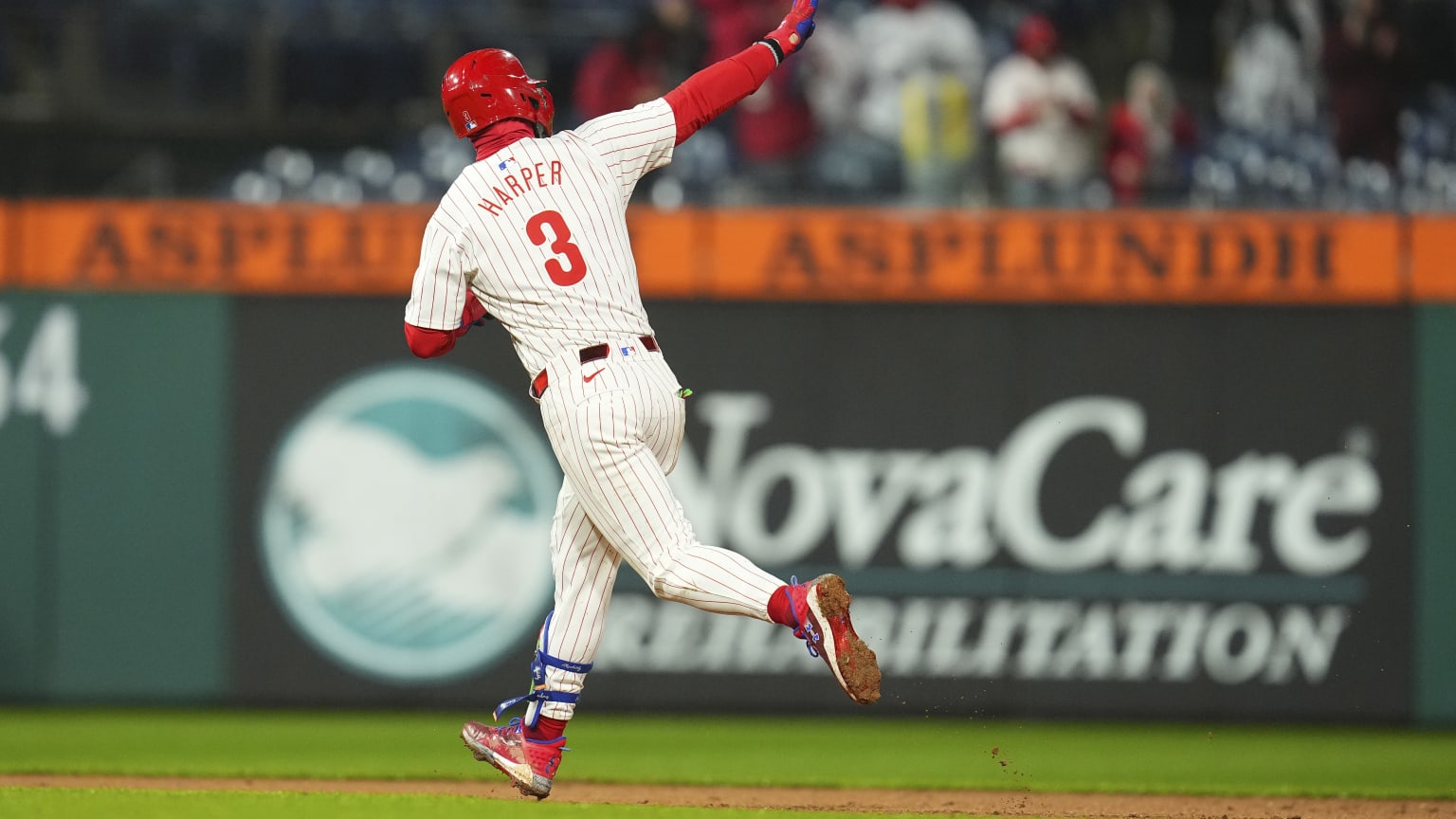 Steve Phillips talks Harper, pitchcom, Holliday | 04/03/2024 | MLB.com